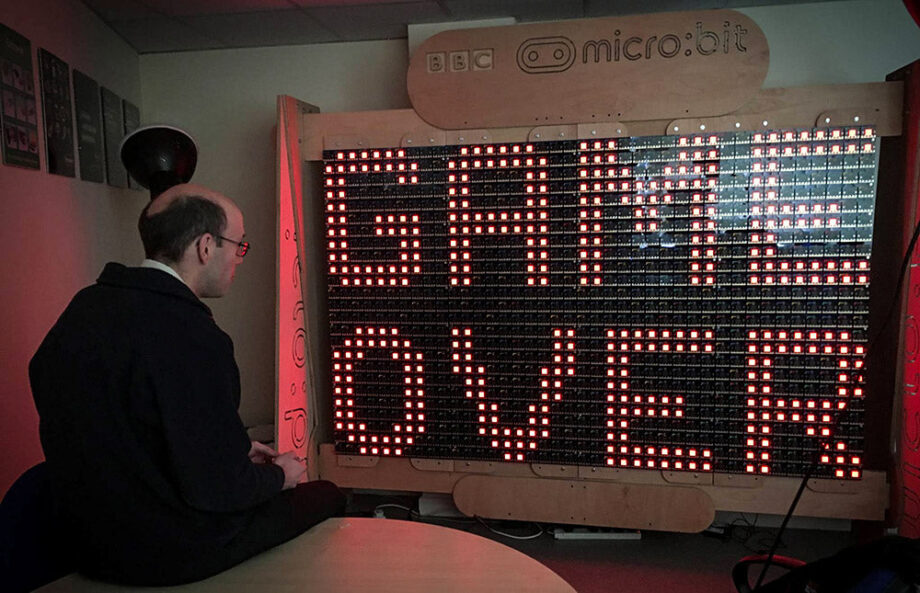microbit Games – Controlling Movement On The LED Matrix – Kitronik